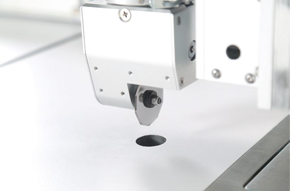 CNC Sewing Machine with cutting blade_CNC sewing for Garment_CNC Sewing ...